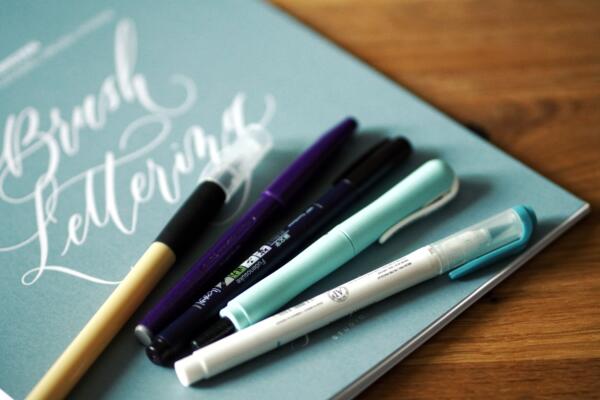 Brush lettering dla początkujących | Nauka, porady, ćwiczenia — Fix Up ...